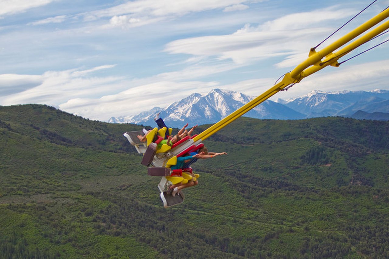 The Giant Canyon Swing In Colorado Swings You 1 000 Feet Above The