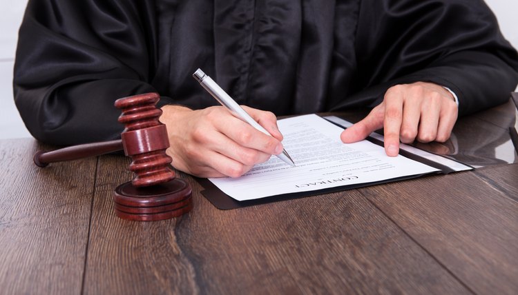 What Is the Difference in a Warrant & a Bench Warrant? | Legalbeagle.com What Is the Difference in a Warrant & a Bench Warrant? | Legalbeagle.com