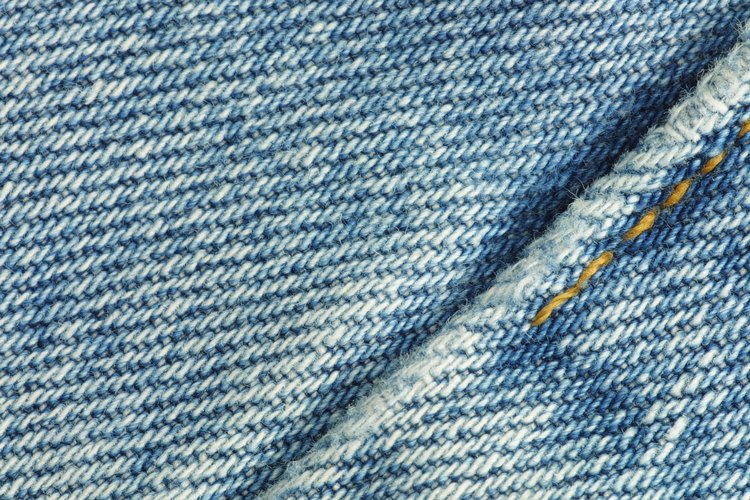 What Is the Difference in Women's Levis 550 & 551? | LEAFtv