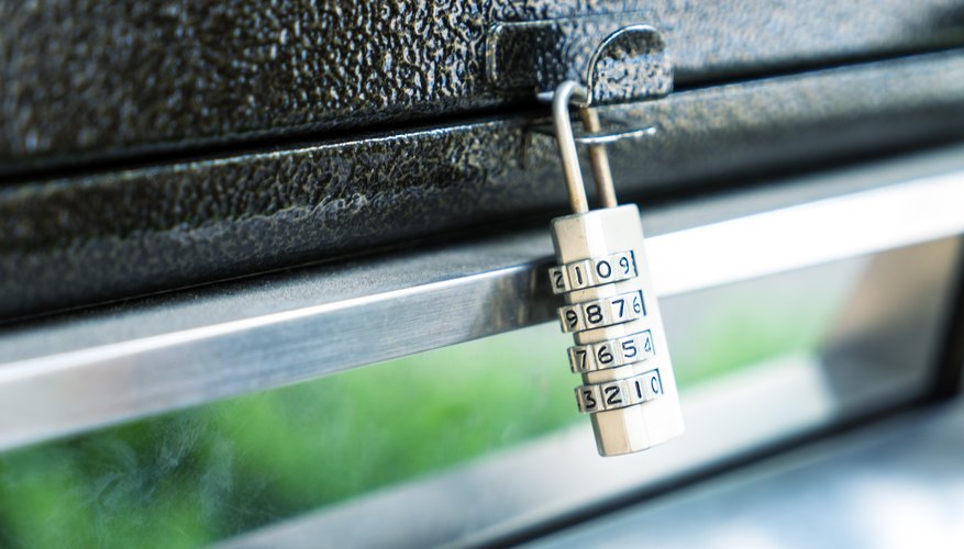 how-to-set-number-lock-in-vip-suitcase-robbins-thilbod